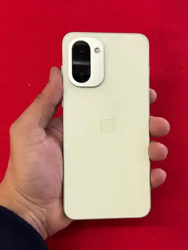 गेमिंग, कैमरा या बैटरी? OnePlus 15R vs 13R में कौन बनेगा बेहतर? - Analytics Insight Hindi